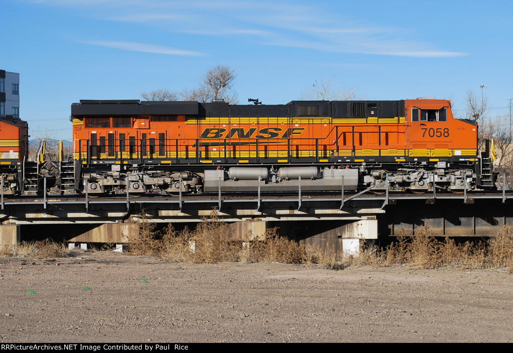 BNSF 7058